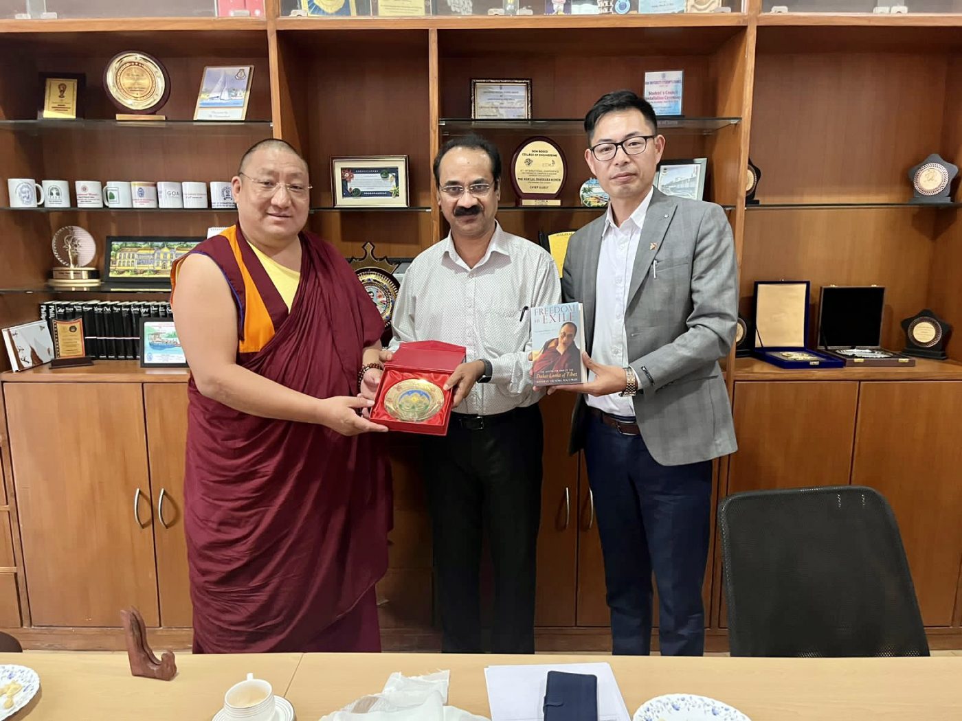 Parliamentarians Geshe Lharampa Atuk Tseten and Choedak Gyatso conclude ...