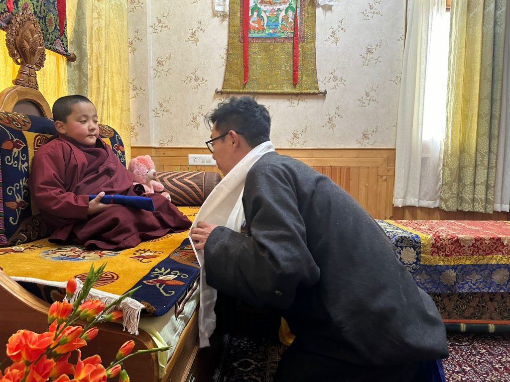 Parliamentarians Geshe Ngawa Gangri and Choedak Gyatso visit Tibetans ...